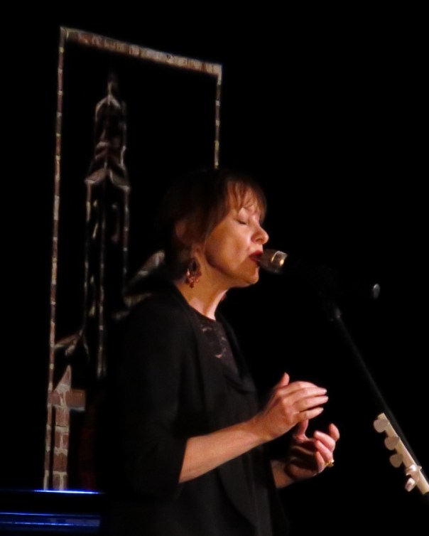 Suzanne Vega, Eclectic Singer-Songwriter, Performs | suze reviews the blues