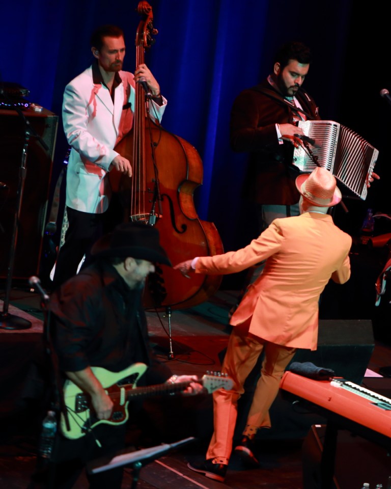 The Mavericks Cured Snow Fatigue! | suze reviews the blues